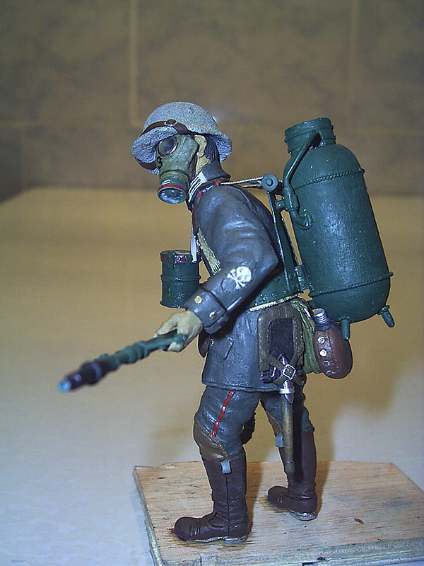 Photo 3 - German flamethrower operator, 1918 | Miscellaneous Figures ...