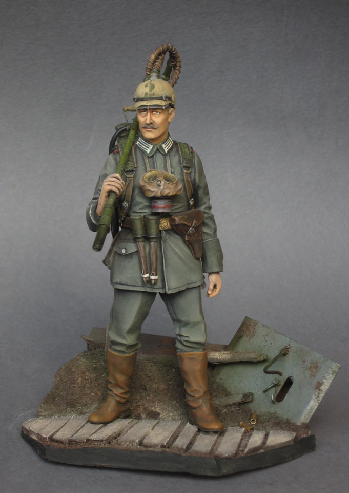 Photo 1 - German flamethrower operator, 1915 | Figures | Gallery on ...